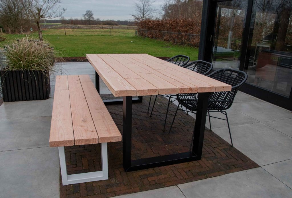 Douglas tuintafel stalen U poot | Hoogwaardig hout